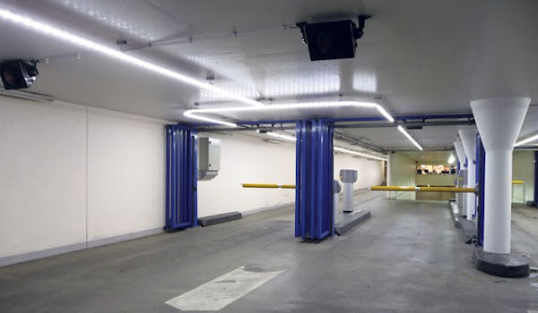 Parkeergarage baadt in licht met led-armatuur