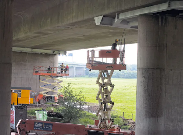 Stalen frames onder A50