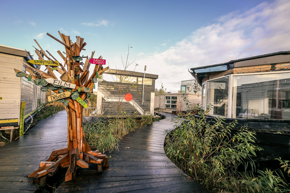 Filmpje: De Ceuvel in Amsterdam Noord bij 'Schoon schip maken'