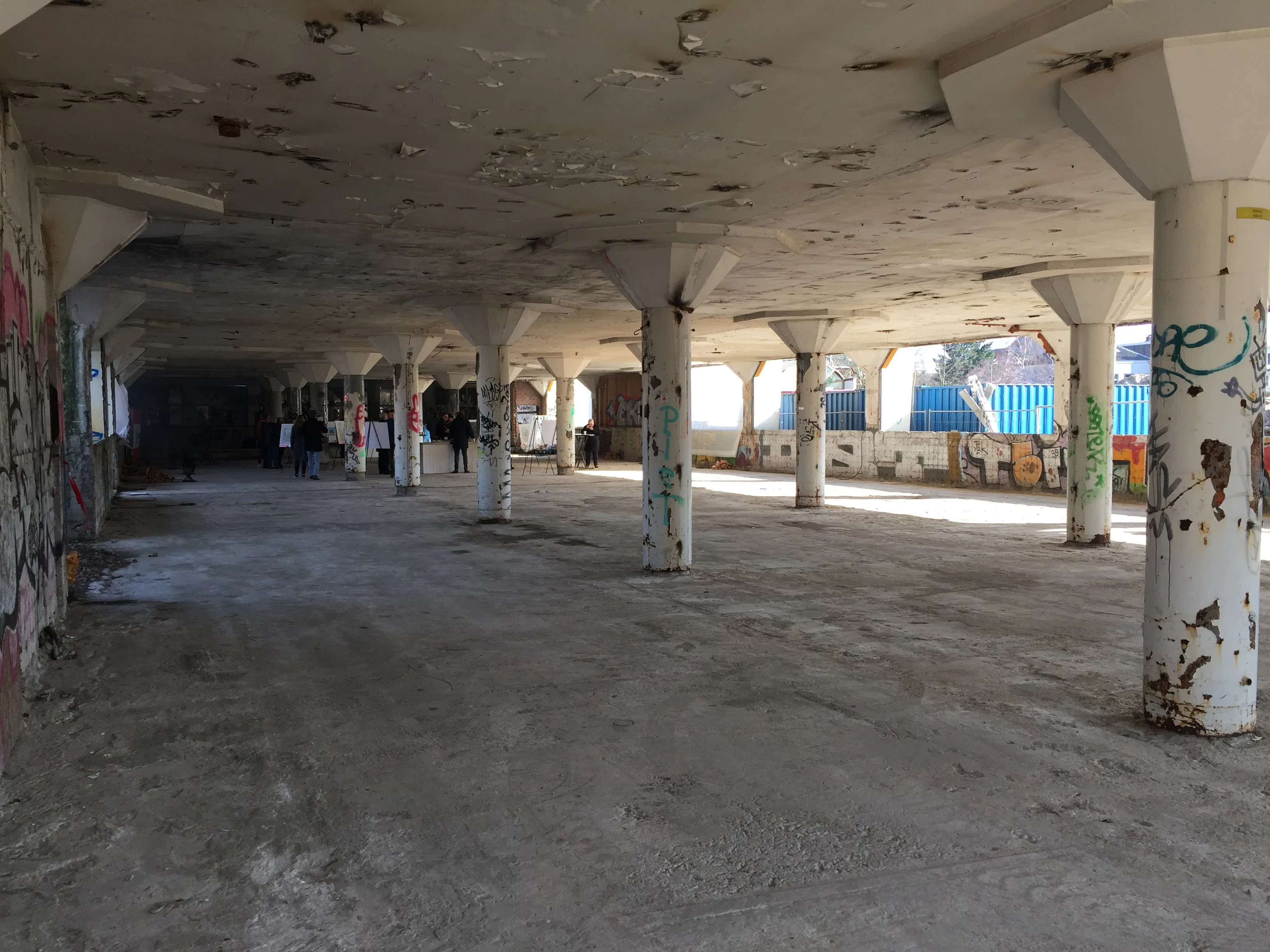 Historische lijnen spinnen rond een oude broodfabriek