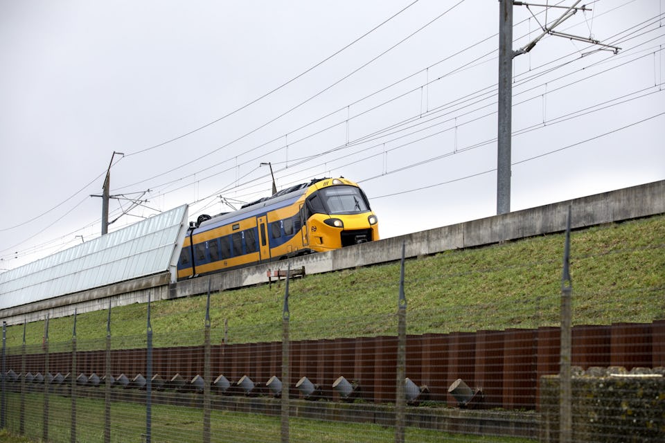 Stapvoets over de HSL vanwege een verdraaid landhoofd en een houtje ...