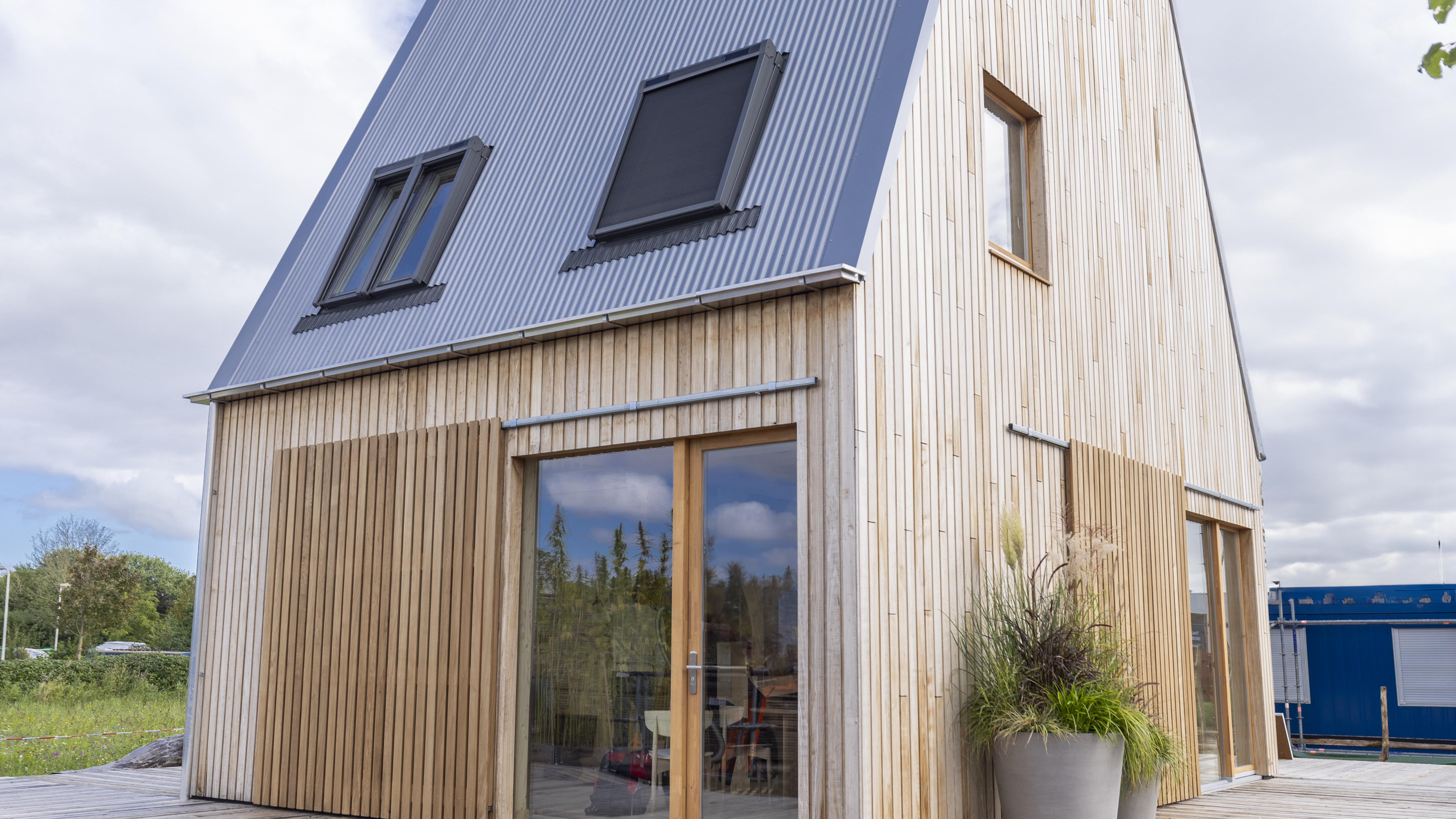 Mammoet verlegt grens met grootste en sterkste hijskraan ter wereld